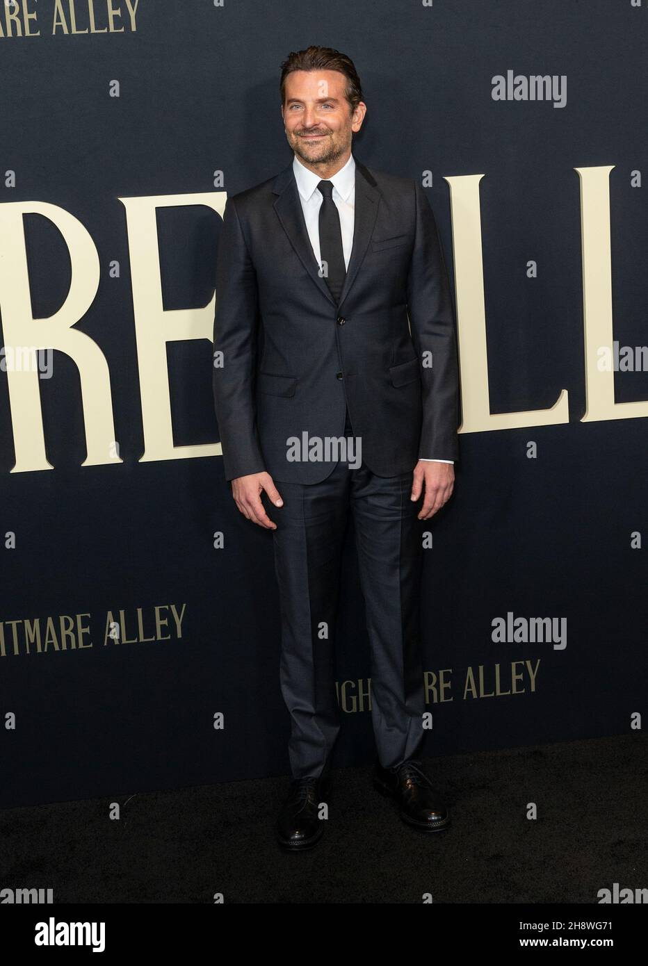 Nightmare alley film hi-res stock photography and images - Alamy