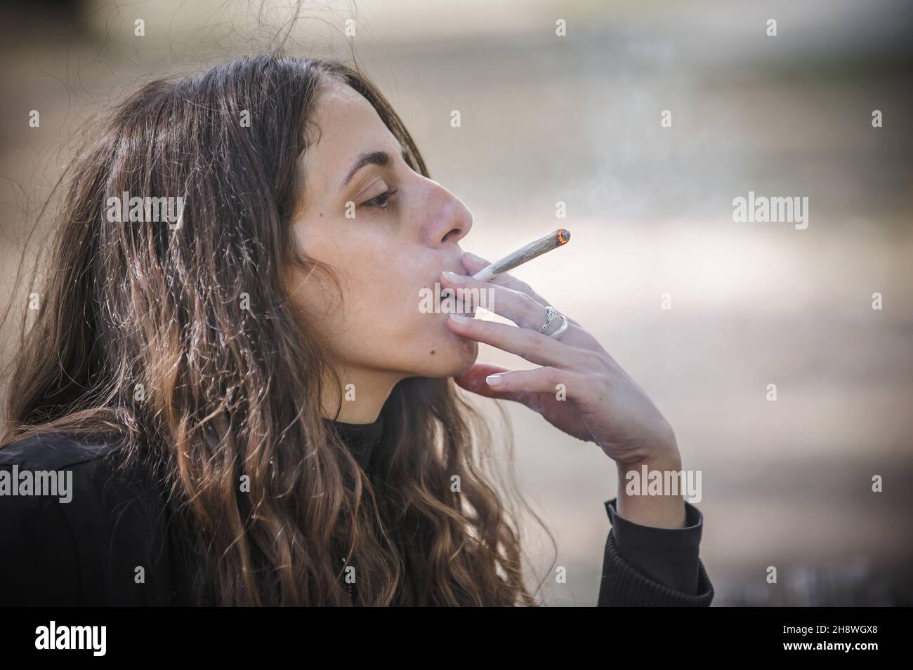 Woman smoke cannabis hi-res stock photography and images - Alamy