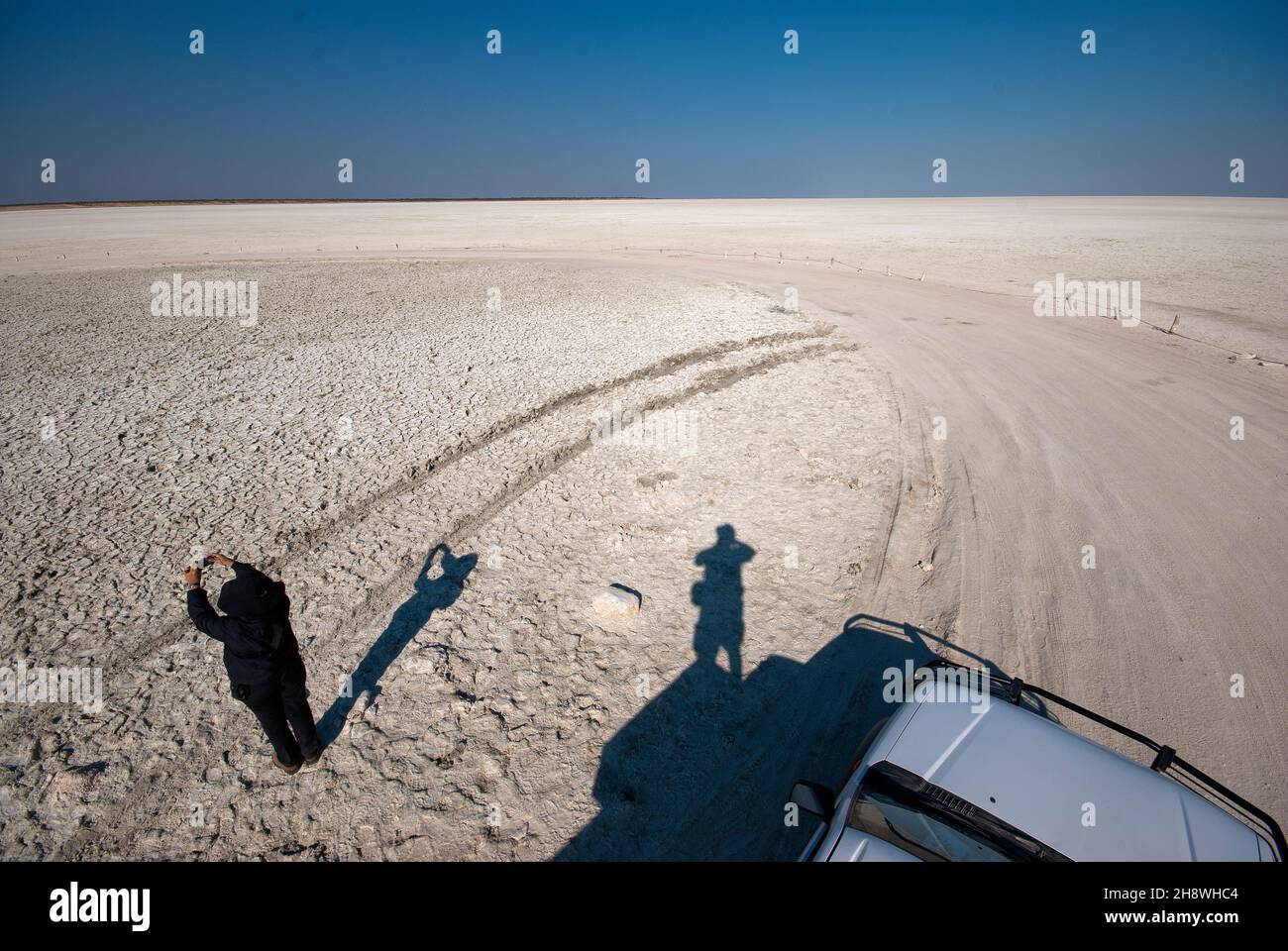 The vast expanses of Etosha Pan, Etosha National Park, Namibia Stock ...