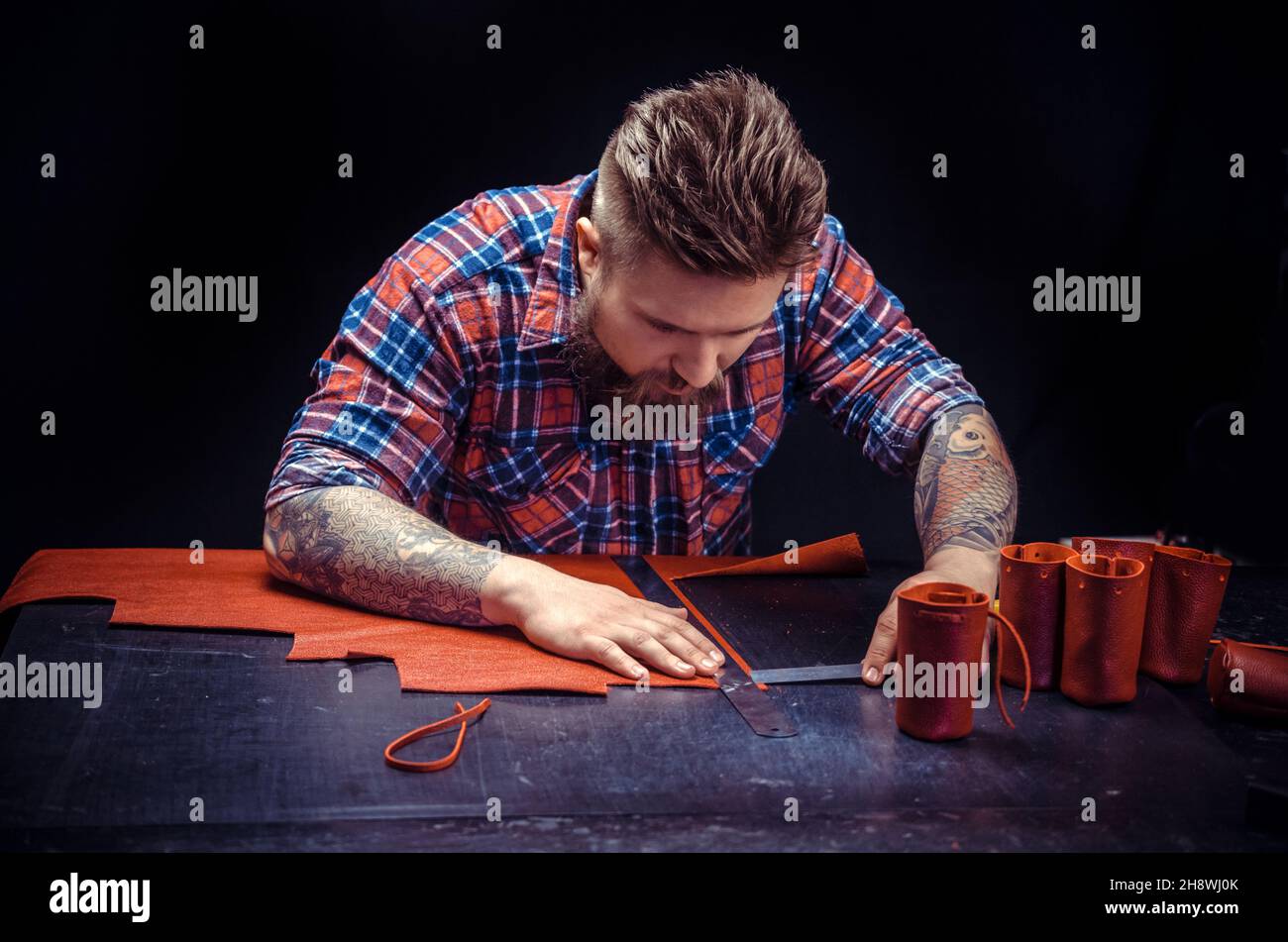 Leather Artist making quality products at his shop Stock Photo - Alamy