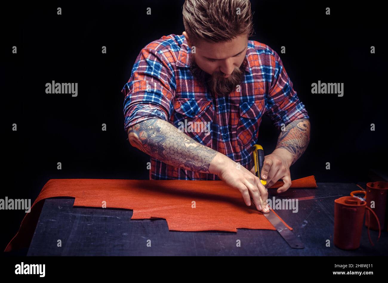 Worker leather making quality hi-res stock photography and images - Alamy