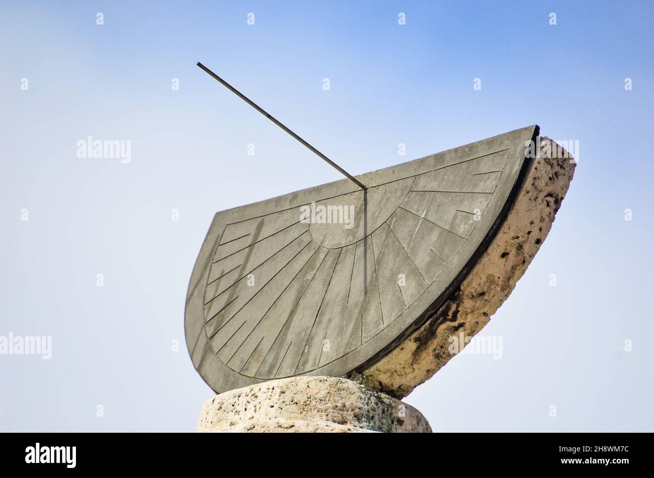 Different way to tell the time Sun Dial Stock Photo - Alamy