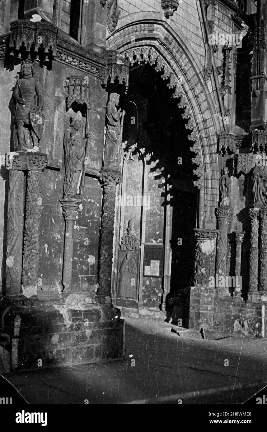 Wroc³aw, 1946-01-01. Portyk zachodni katedry œw. Jana Chrzciciela ...