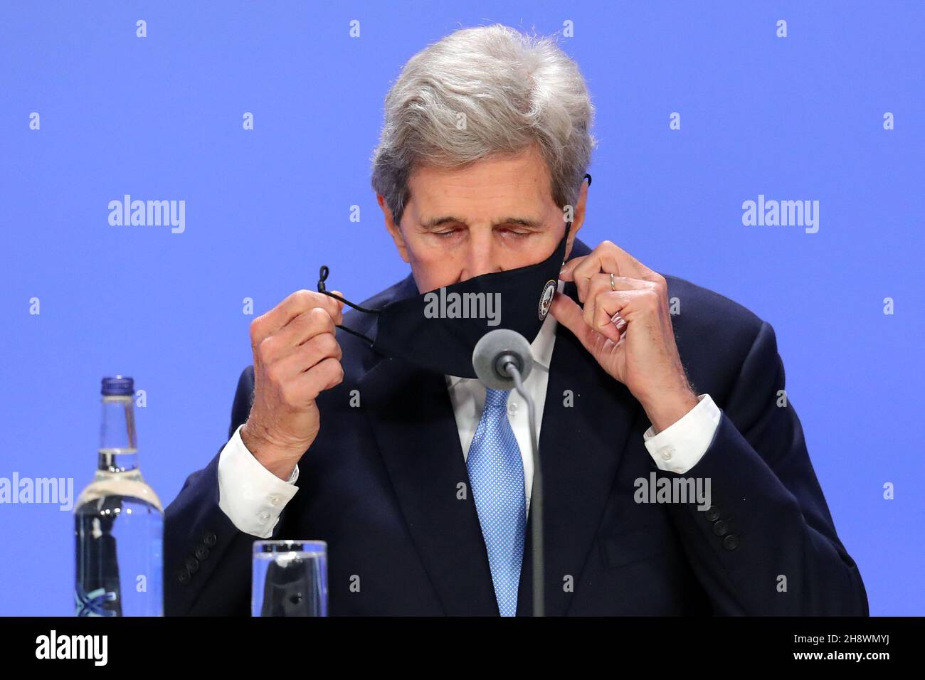 John kerry mask hi-res stock photography and images - Alamy