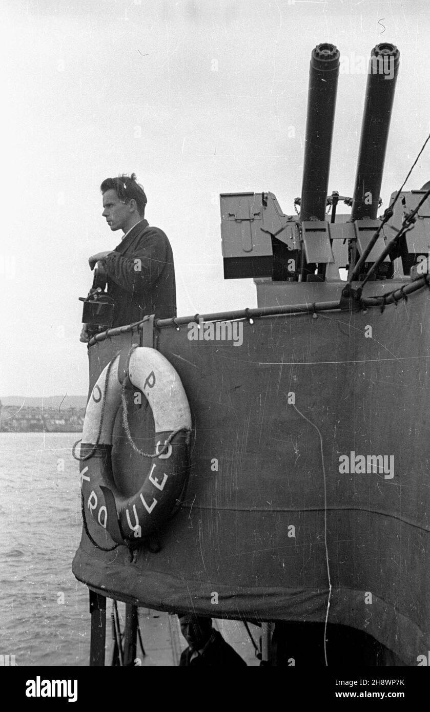 Minesweeper minesweepers hi-res stock photography and images - Alamy