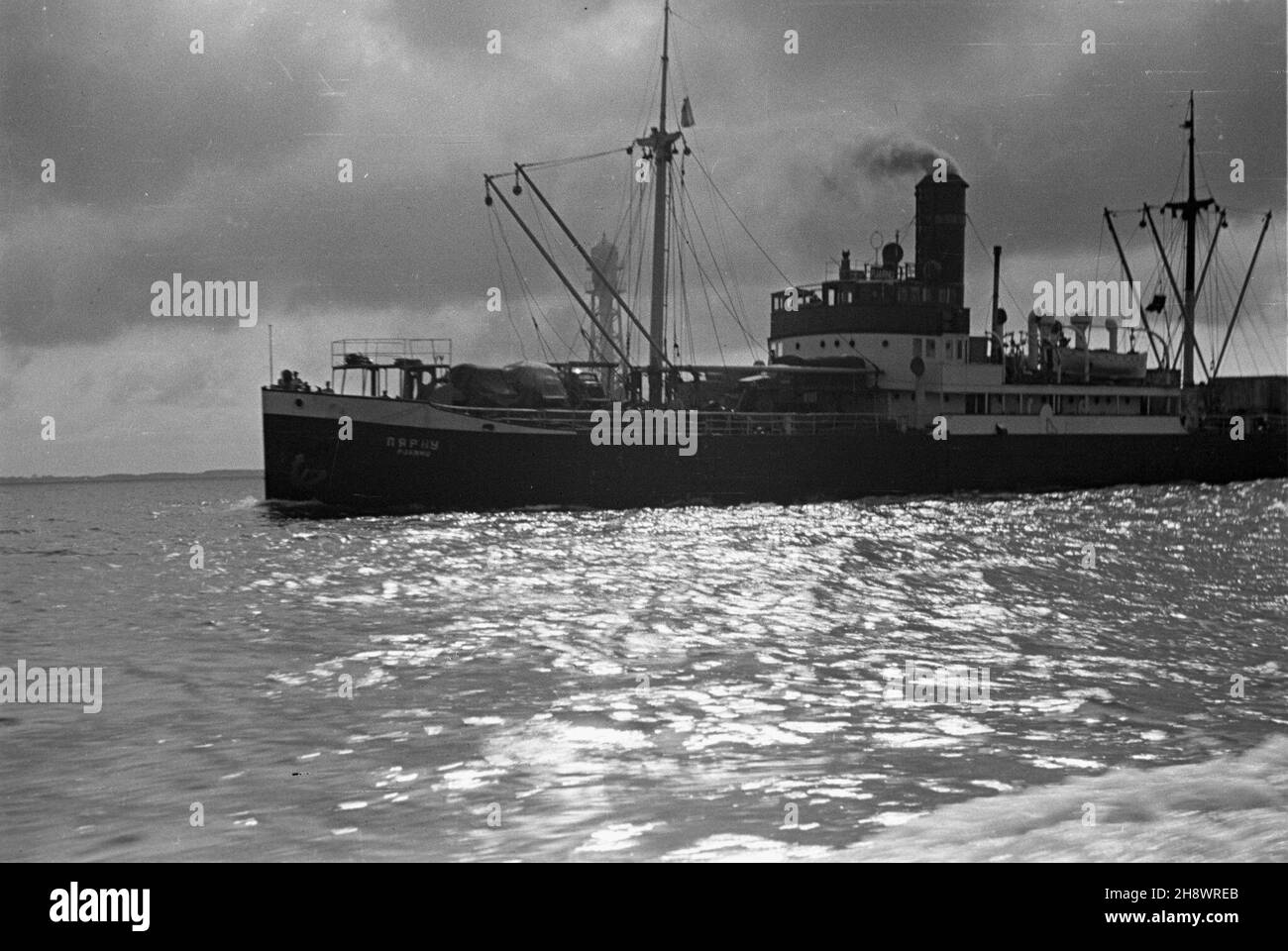 Szczecin, 1946-01-01. Port Szczeciñski. Nz. radziecki prom Piarnu ...