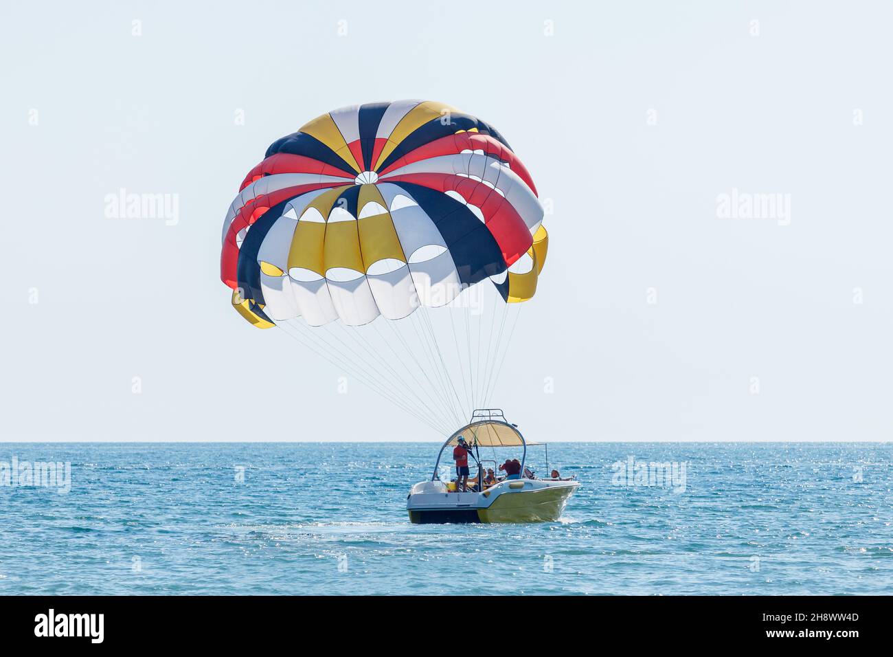 Para gliding with the speed boat hi-res stock photography and images ...