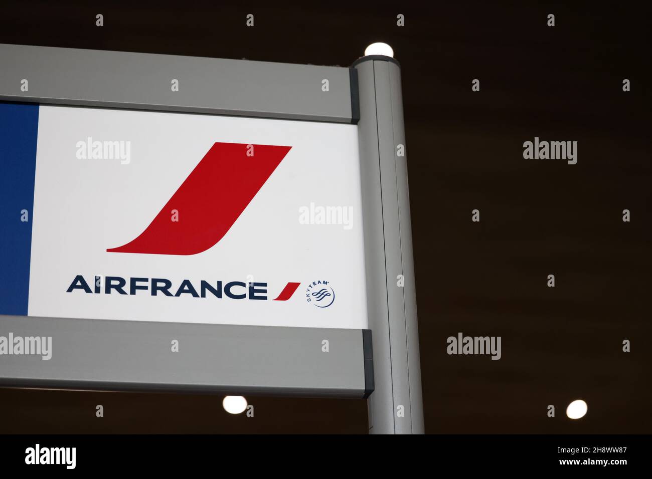 Roissy airport logo hi-res stock photography and images - Alamy