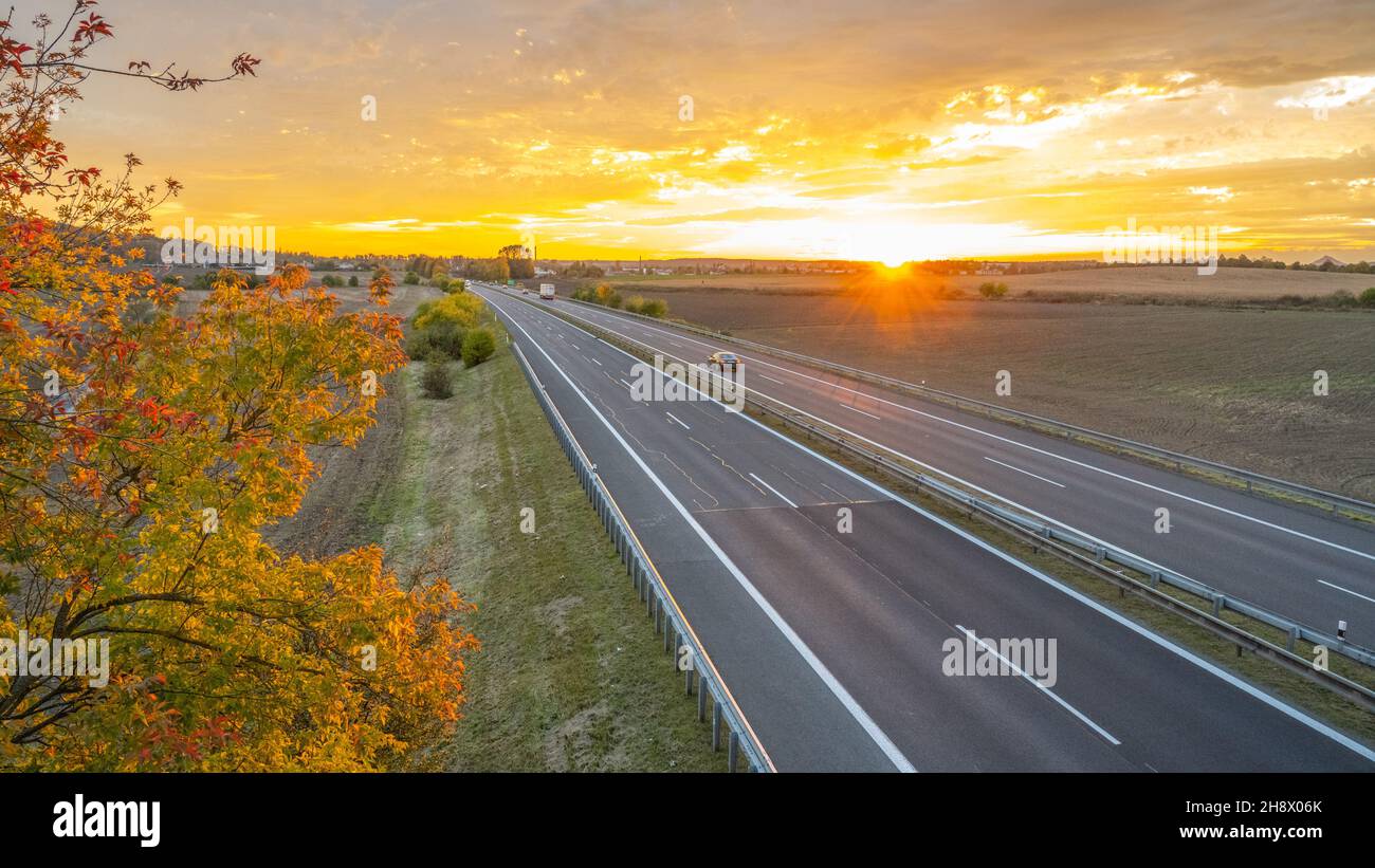 Sunset blue sky highway hi-res stock photography and images - Alamy