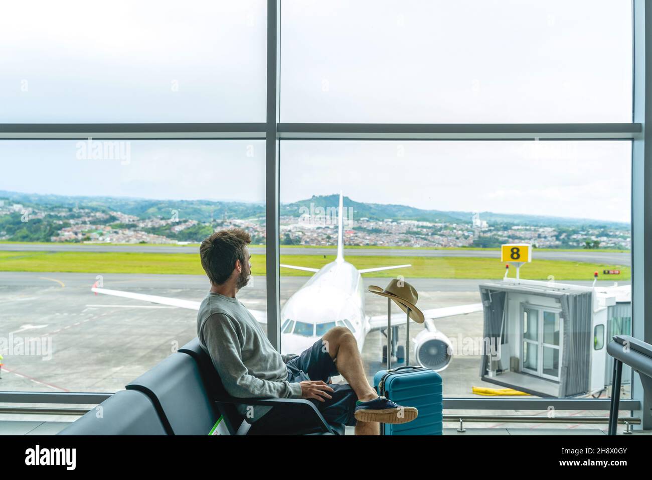 Throw window hi-res stock photography and images - Alamy