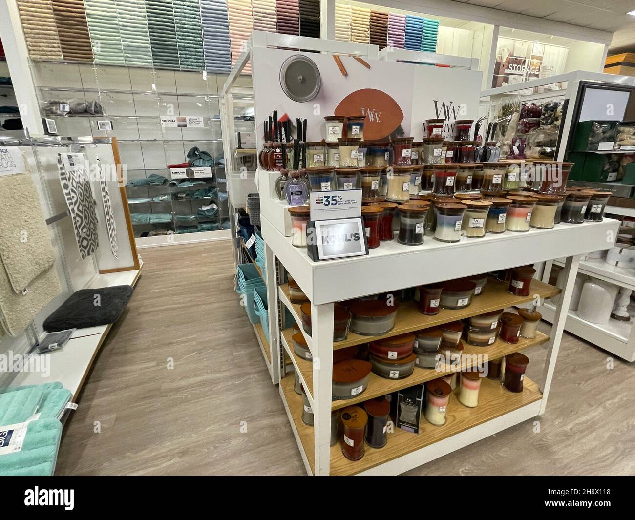 Kohls store interior hi-res stock photography and images - Alamy