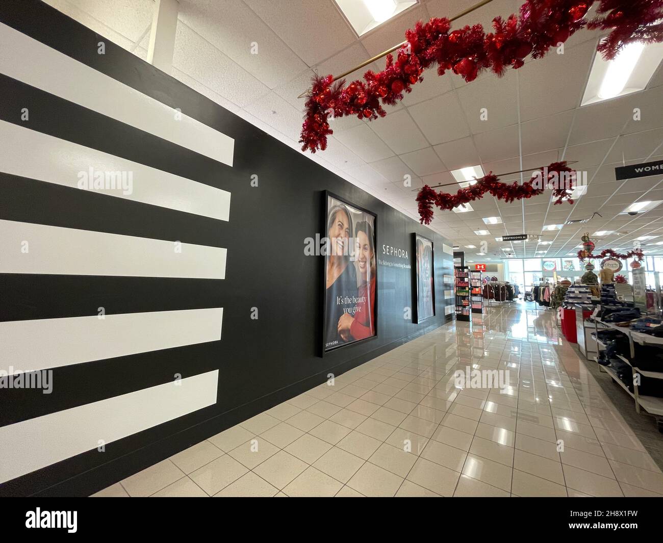 Kohls store interior hi-res stock photography and images - Alamy
