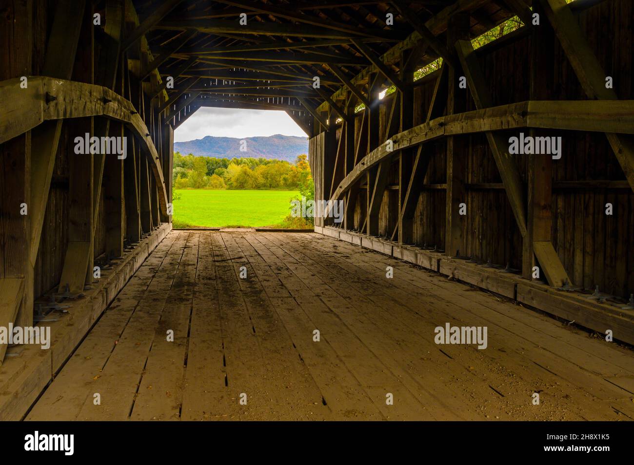 Farm and covered bridge hi-res stock photography and images - Alamy
