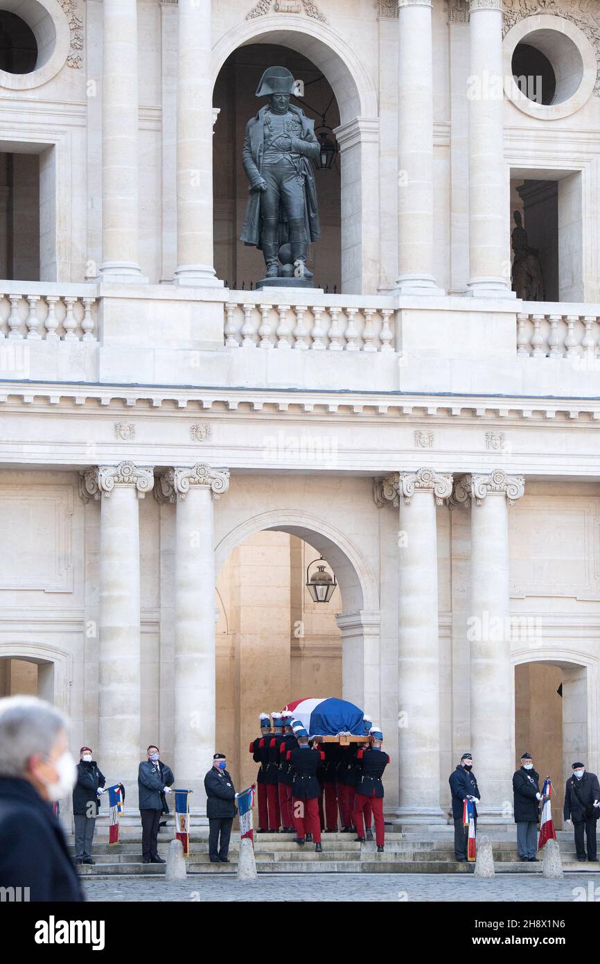 General Gudin coffin is brought to Saint-Louis-des-Invalides Cathedral ...