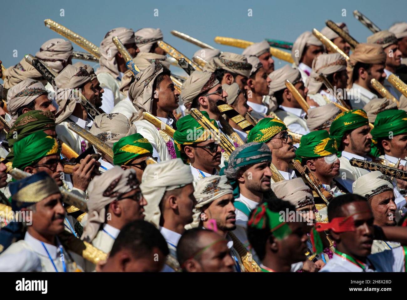 Sanaa, Yemen. 02nd Dec, 2021. Grooms in traditional Yemeni attires take ...