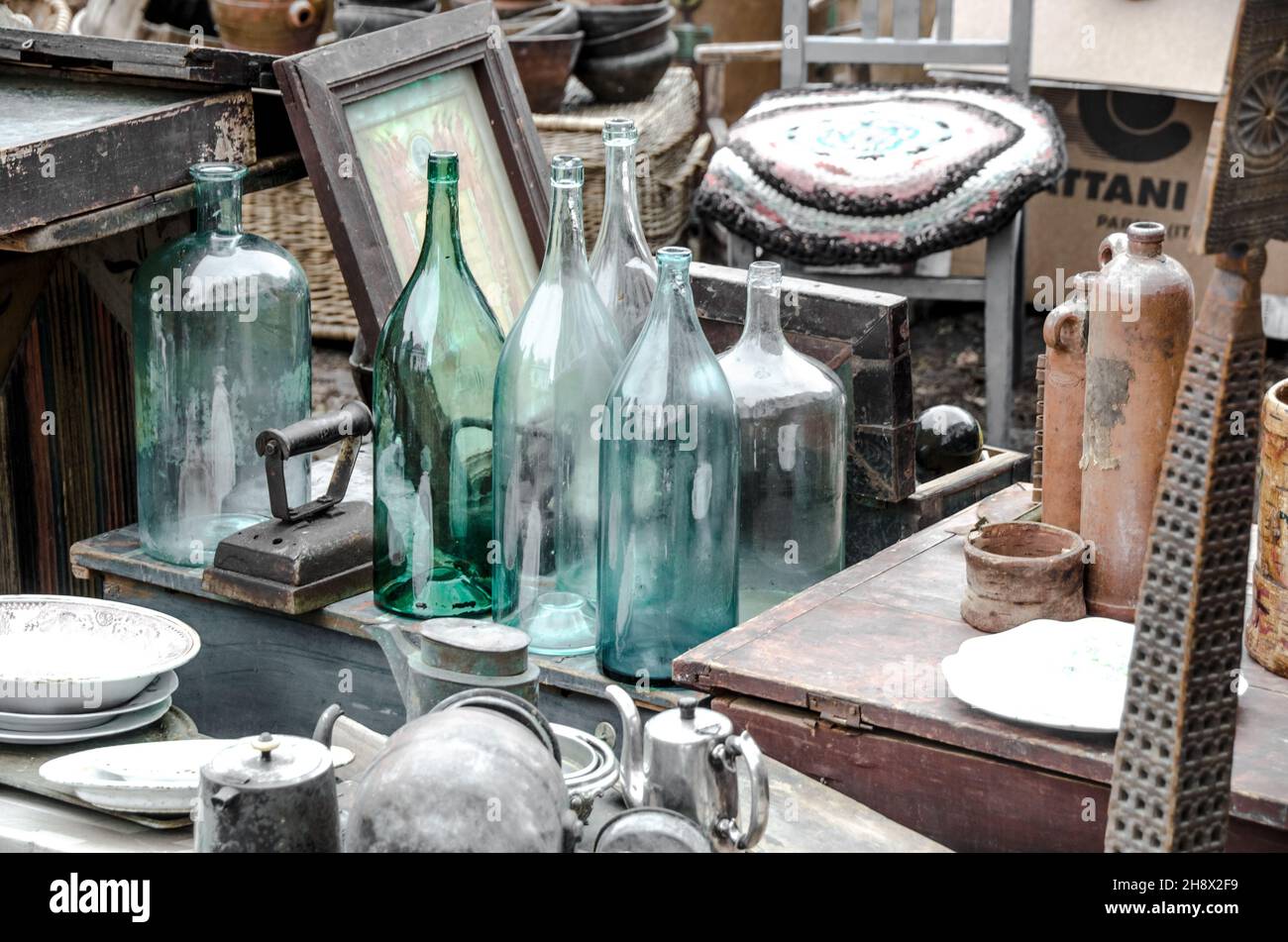 Objects at a flea market Stock Photo - Alamy