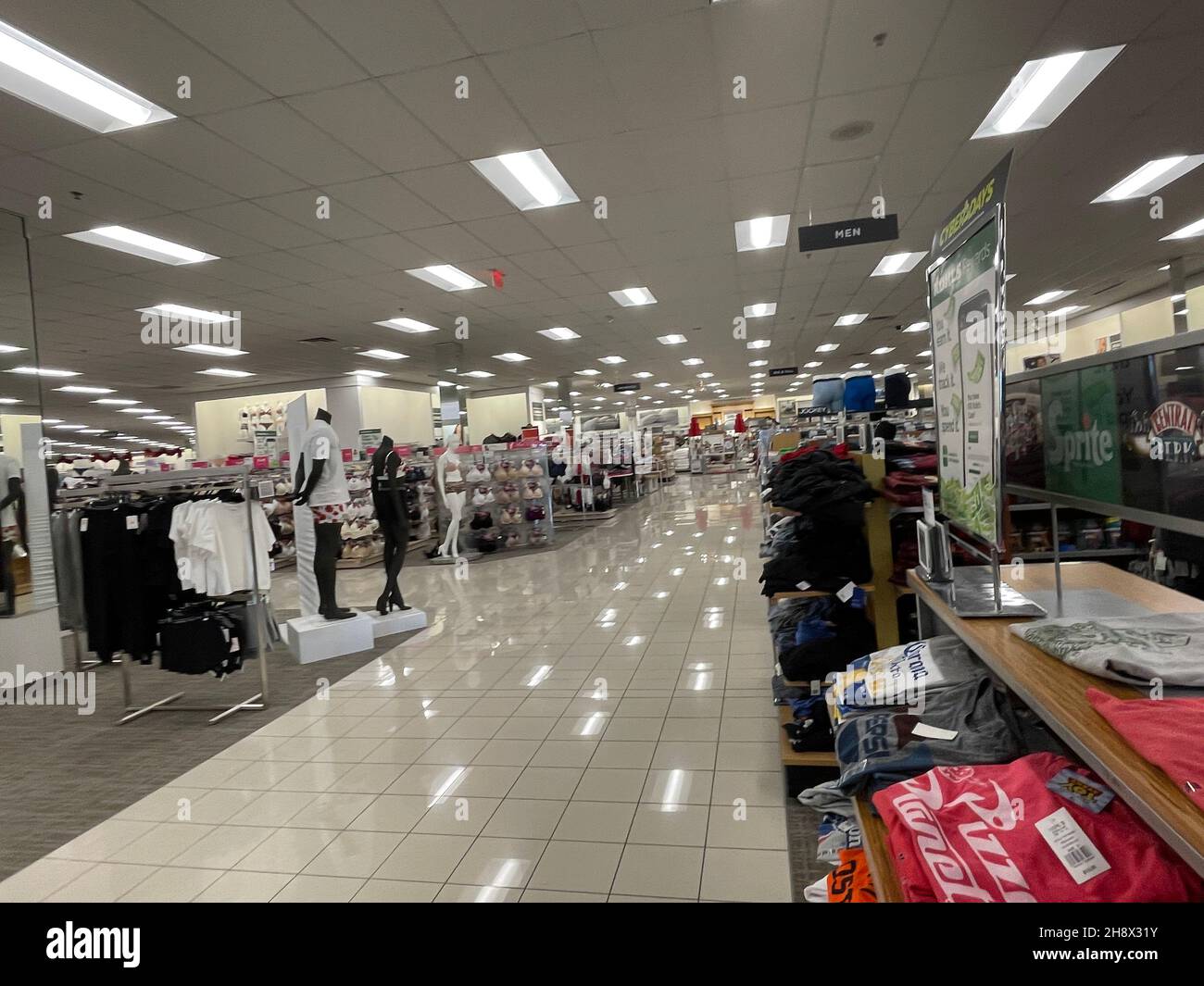 Kohls store interior hi-res stock photography and images - Alamy