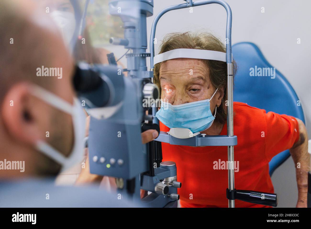 Ophthalmoscope hi-res stock photography and images - Alamy