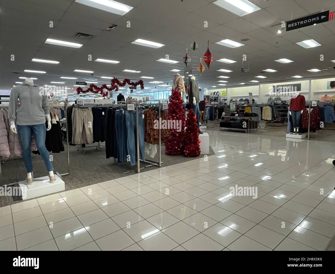 Kohls store interior hi-res stock photography and images - Alamy