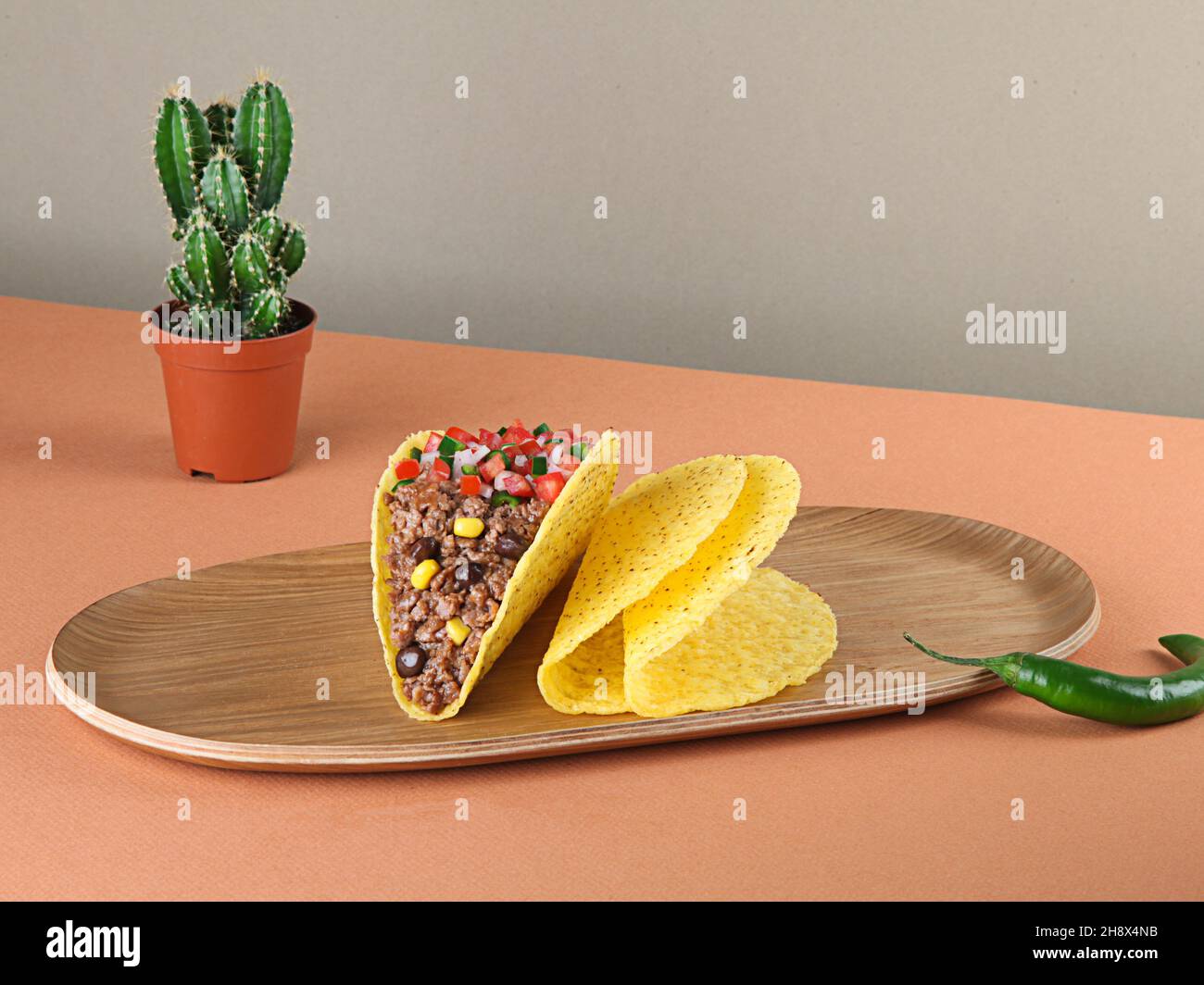 Soft taco shells hi-res stock photography and images - Alamy