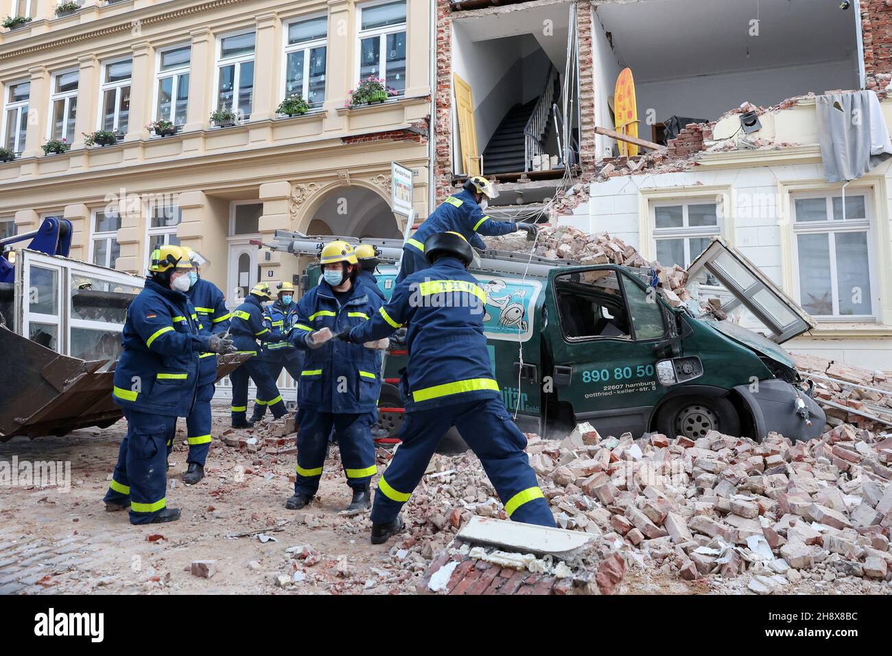 Hamburg, Germany. 02nd Dec, 2021. Emergency workers from the German ...