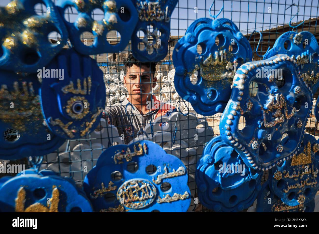 Al Fariha, Iraq. 02nd Dec, 2021. Iraqi craftsman Hussein hangs Sebaa ...