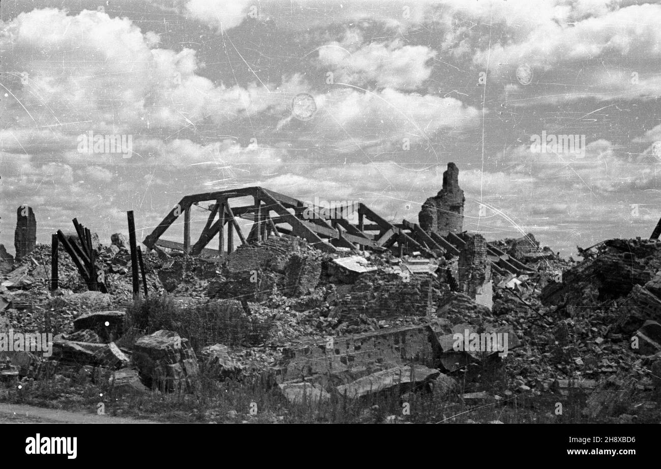 Ruiny zamku krolewskiego Black and White Stock Photos & Images - Alamy