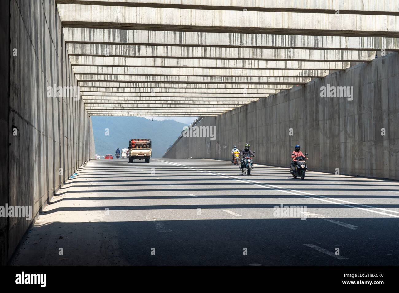 Underpass traffic road hi-res stock photography and images - Alamy