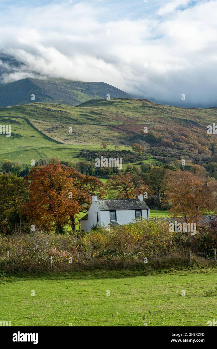 English country cottage landscape hi-res stock photography and images ...