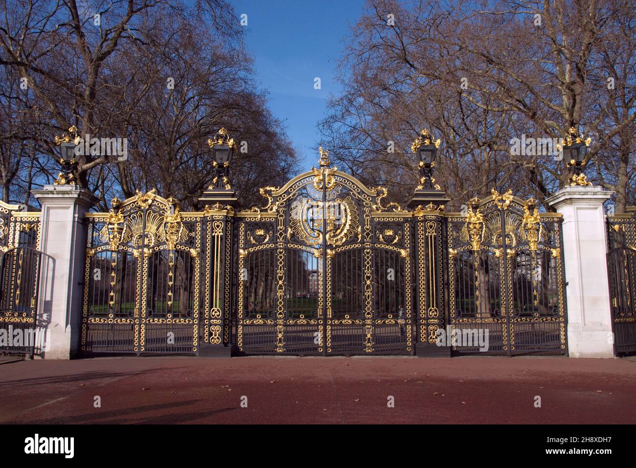 Canada Gate, an entrance to Green Park, London, UK Stock Photo - Alamy
