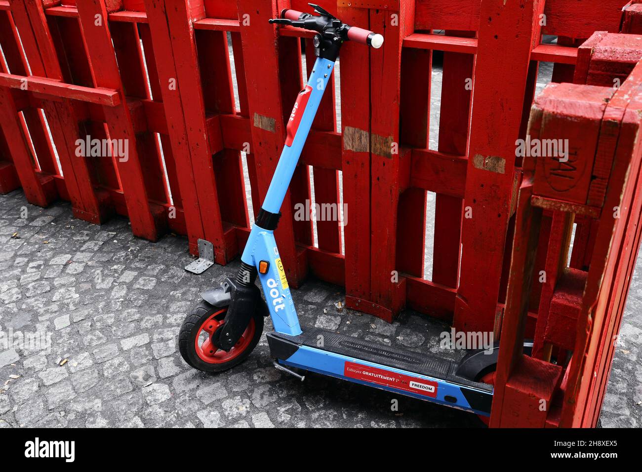 Dott electric scooter rental hi-res stock photography and images - Alamy