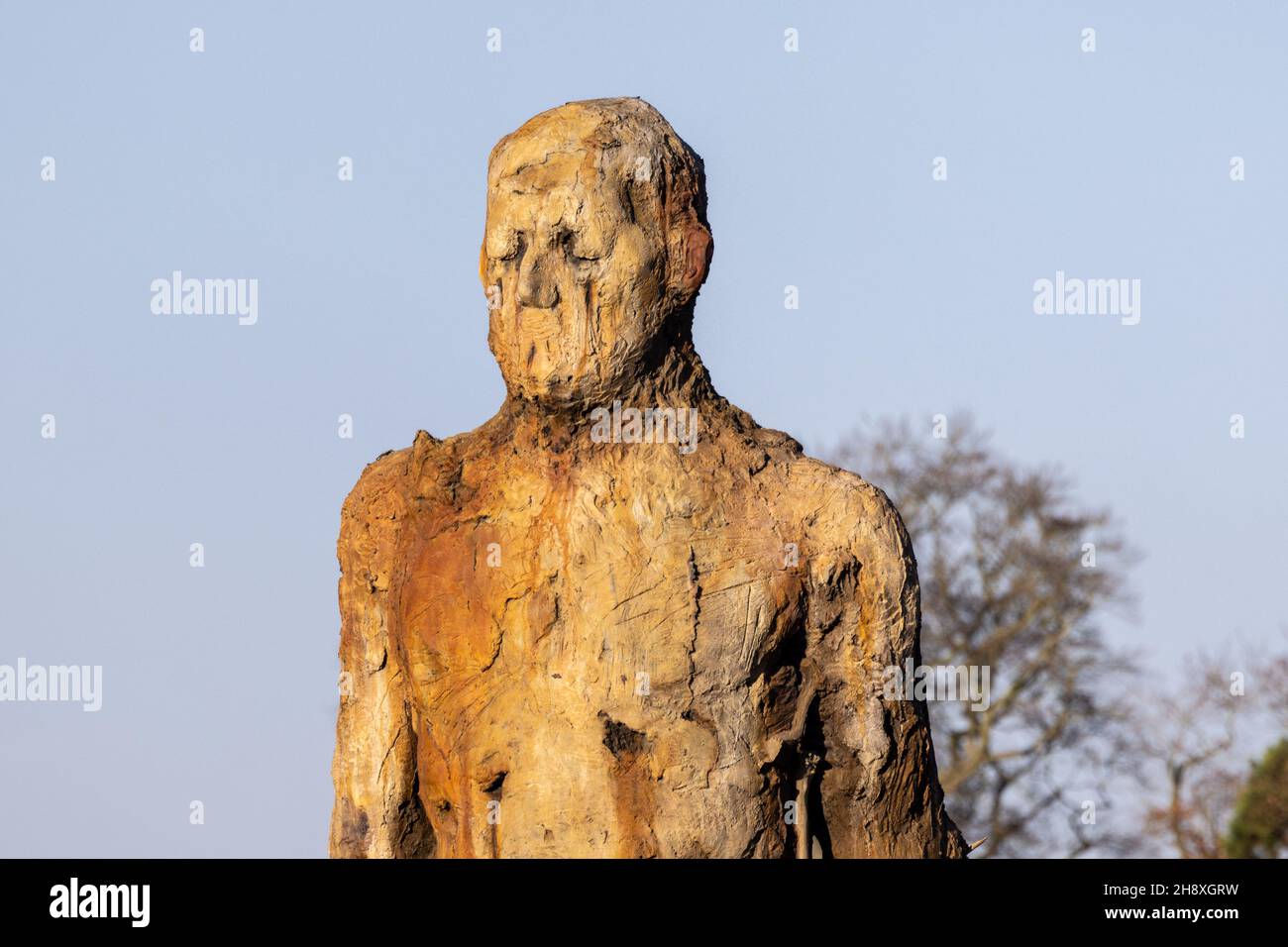 The Yoxman - 7.9m bronze sculpture of a man by Laurence Edwards that ...