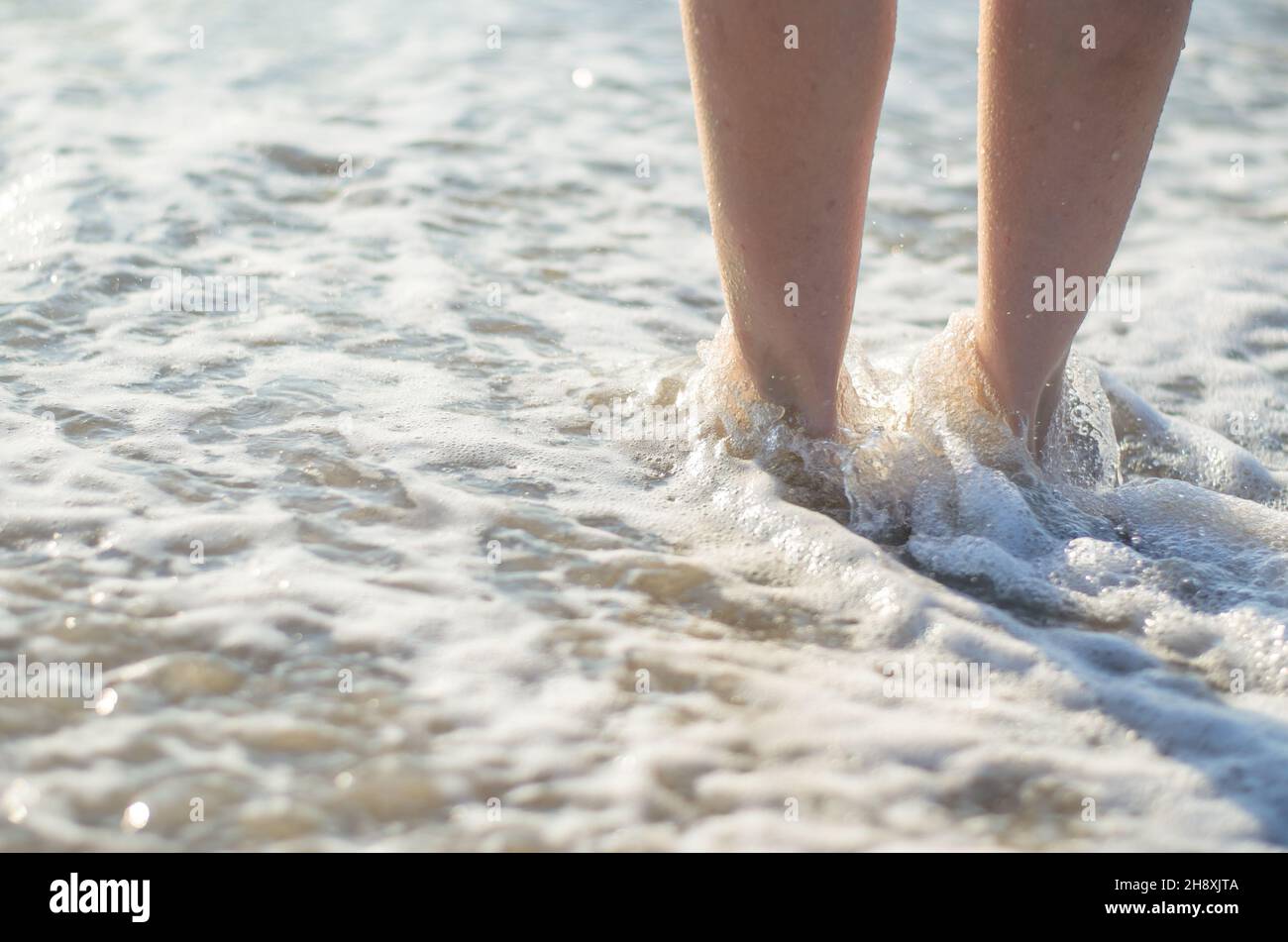 Women's feet barefoot hi-res stock photography and images - Alamy