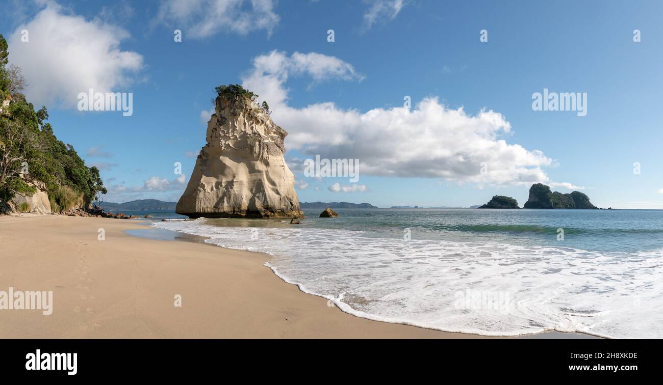 The big rock at the beach cathedral cove in Coromandel, New Zealand ...