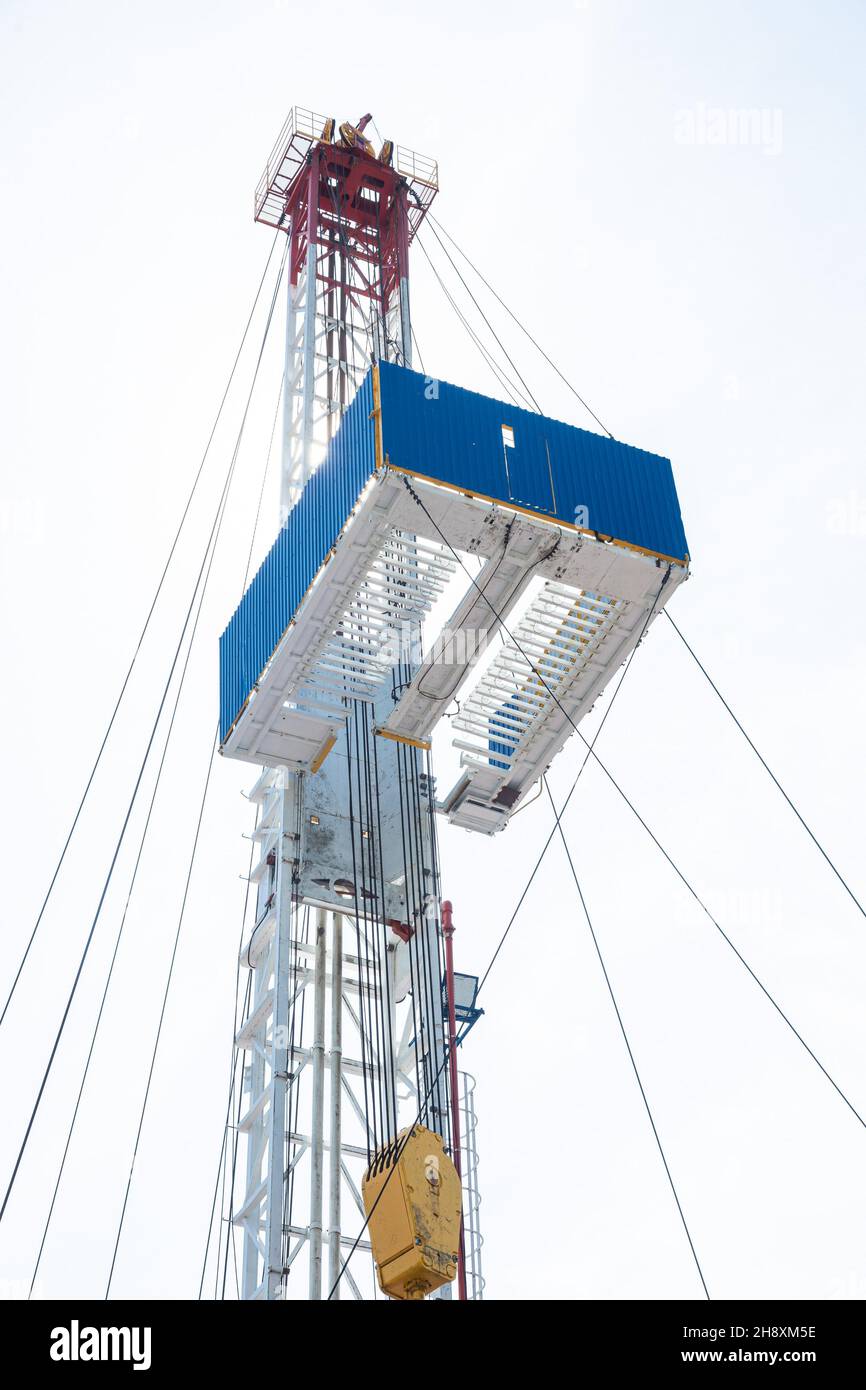 Mobile drilling rig close-up. Drilling and servicing oil and gas wells ...