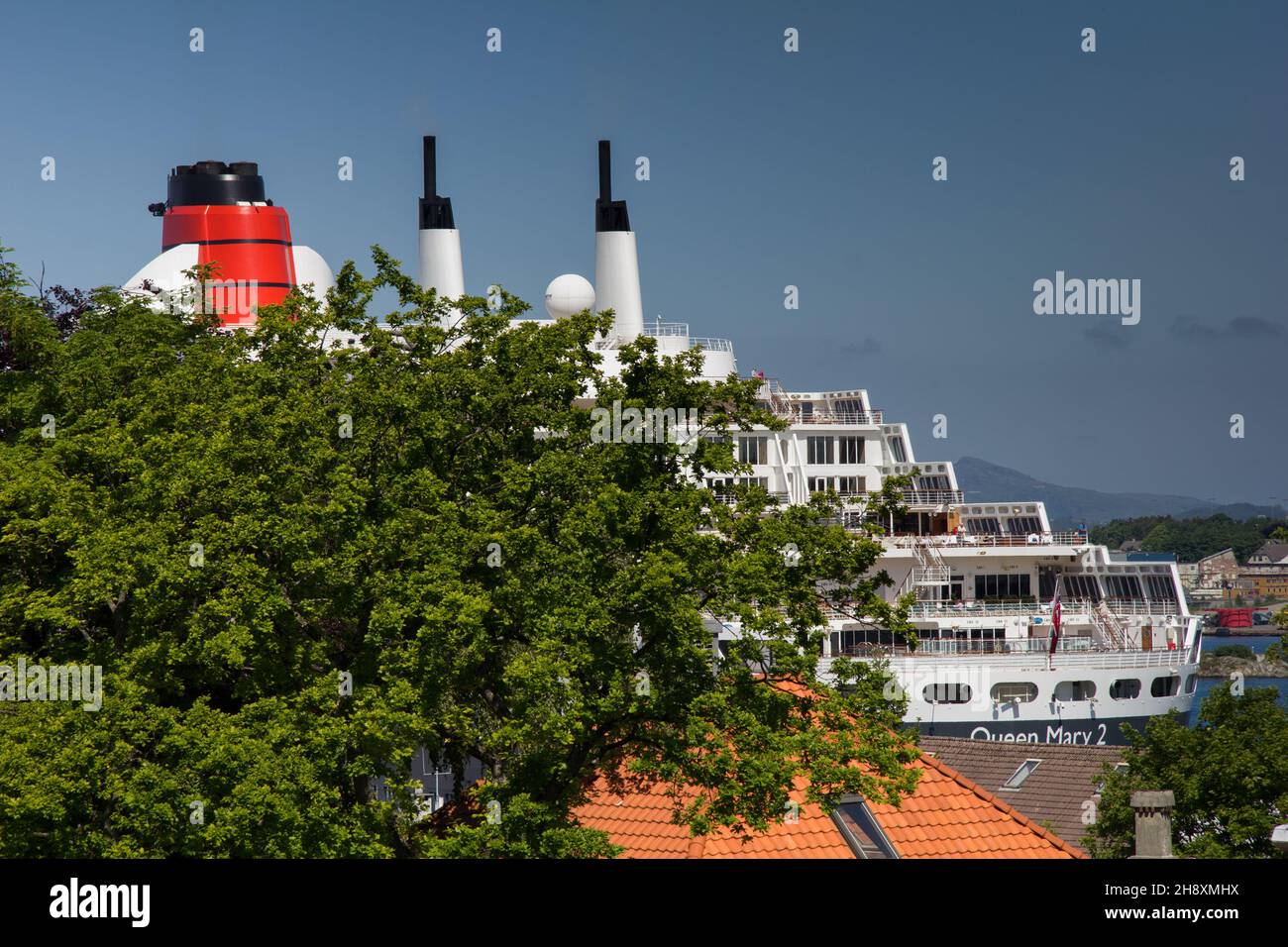 Stern of the Cunard liner Queen Mary 2 from the historic old town ...
