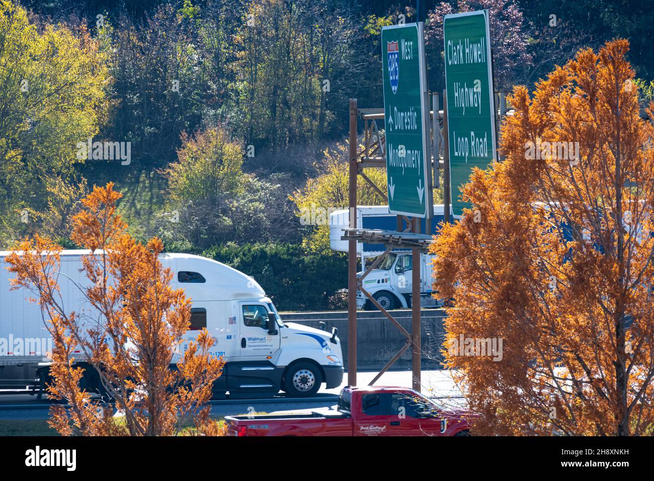Truck traffic on I-285 near Hartsfield-Jackson Atlanta international ...