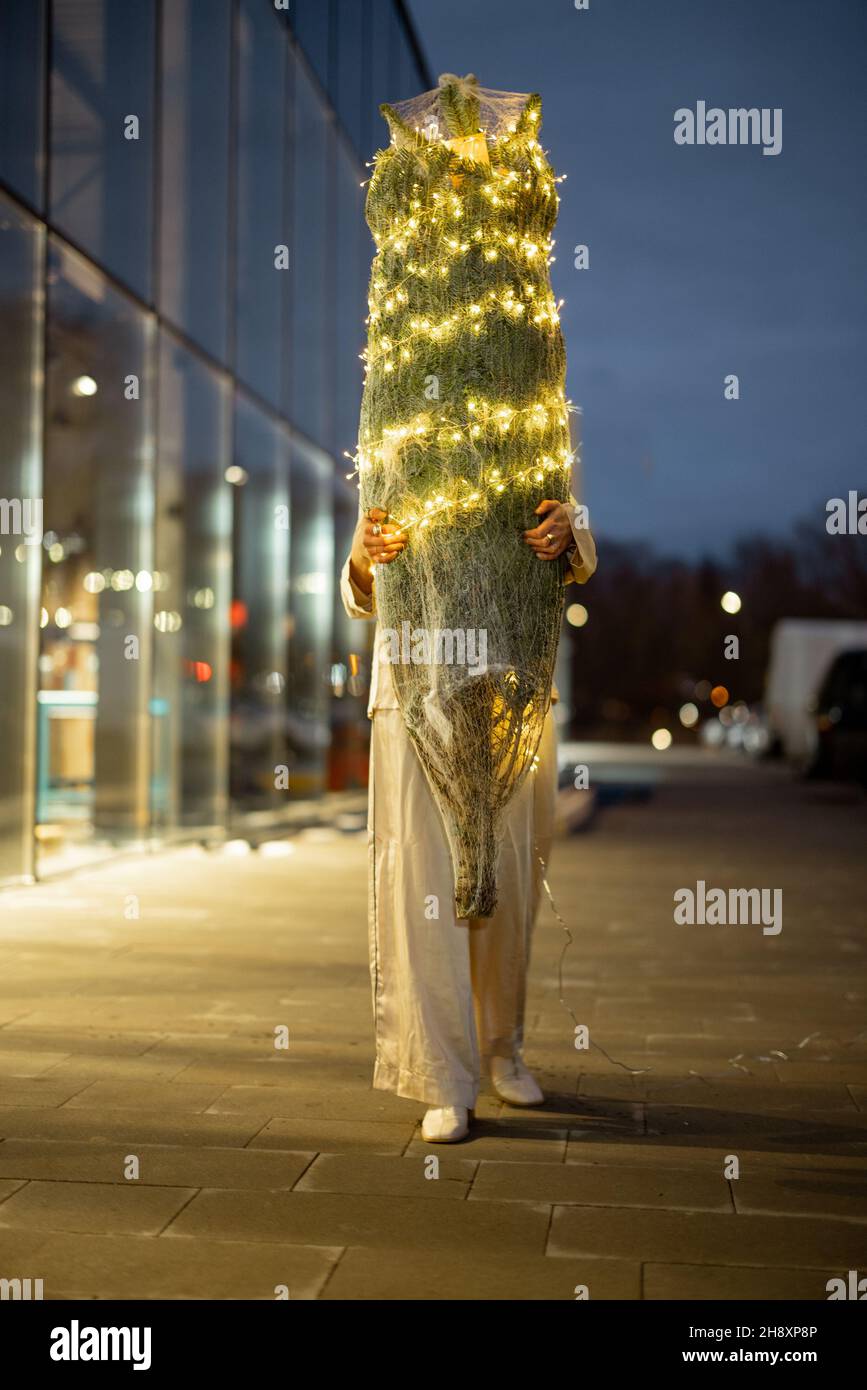 Christmas tree carry woman hi-res stock photography and images - Alamy