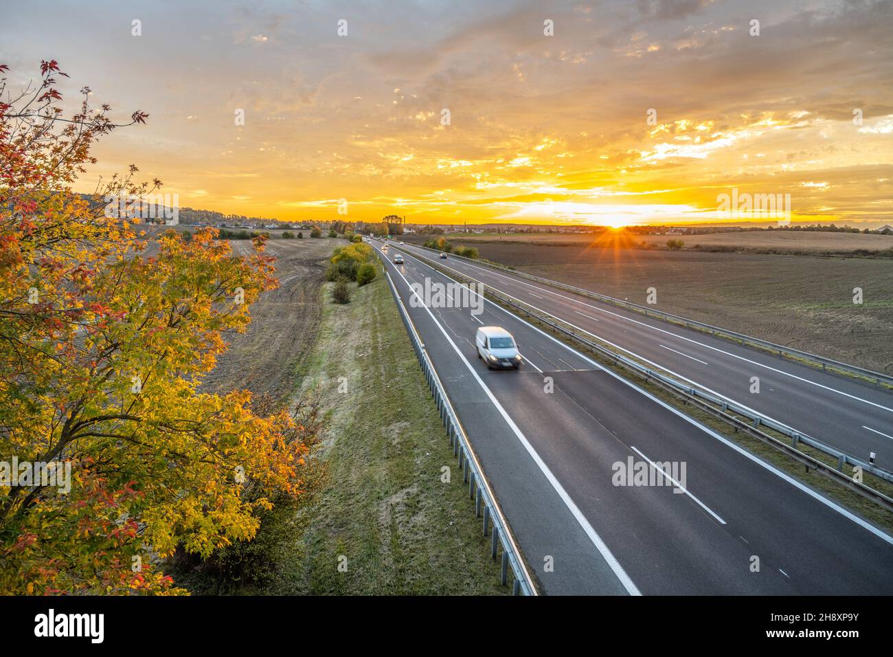 Sunset blue sky highway hi-res stock photography and images - Alamy