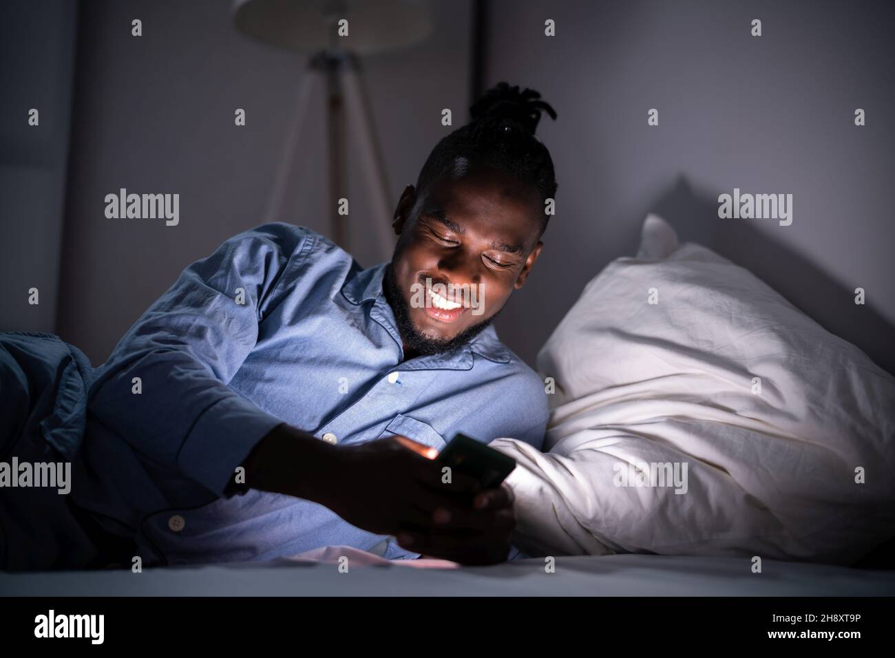 Guy watching phone hi-res stock photography and images - Alamy