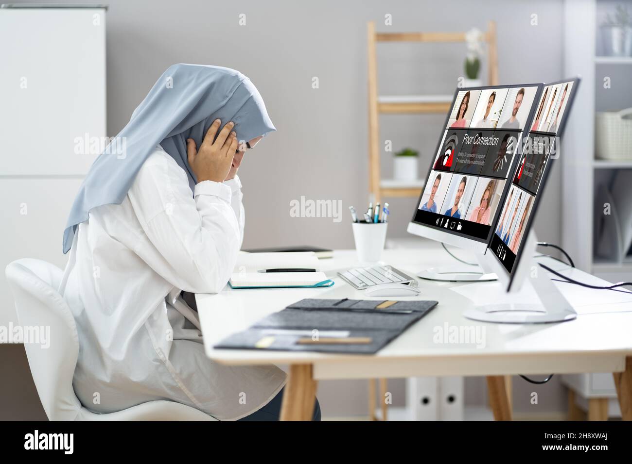 Bad Connection Video Problems. Poor Broadband Signal Stock Photo - Alamy
