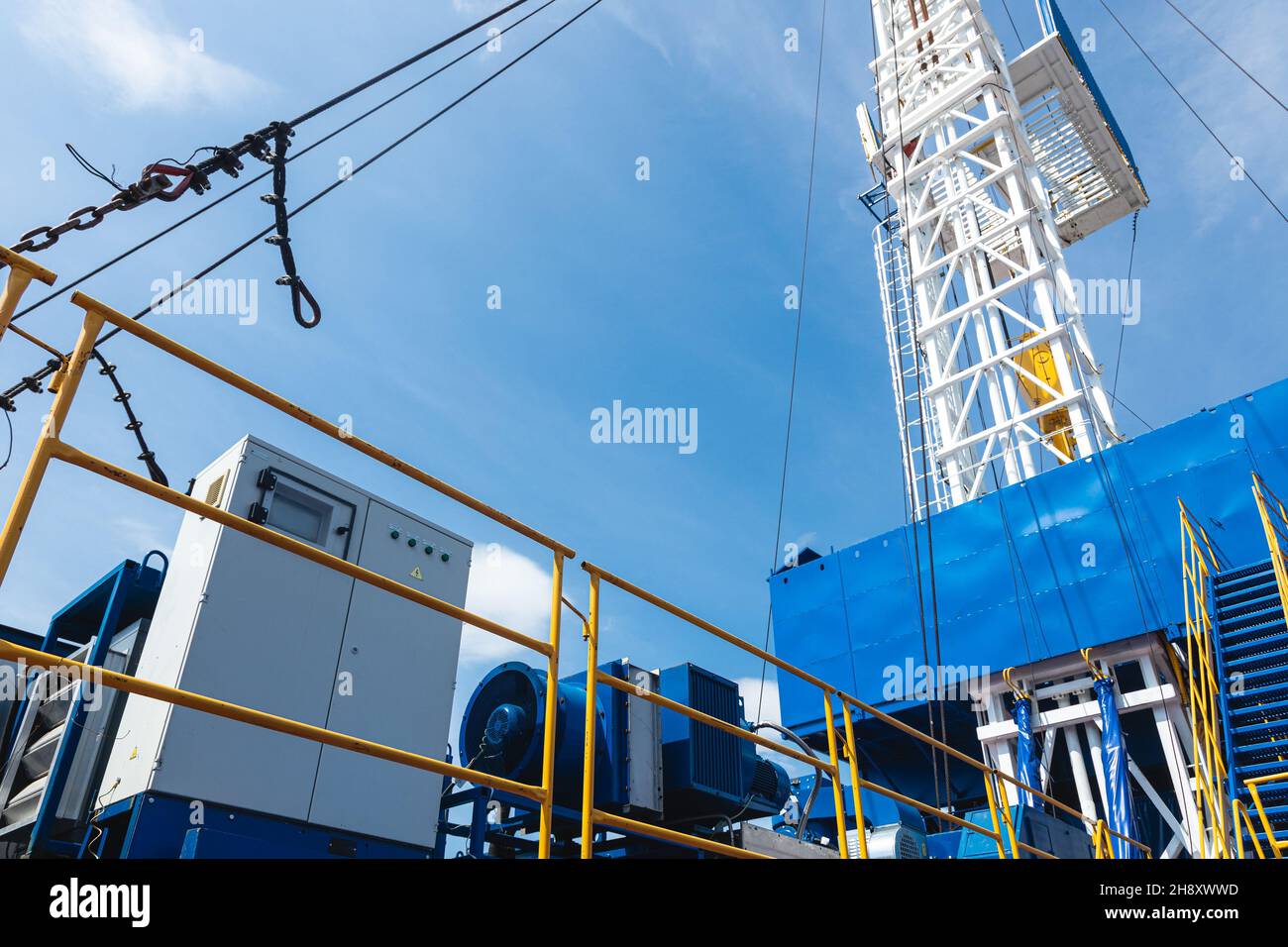 Mobile drilling rig close-up. Drilling and servicing oil and gas wells ...
