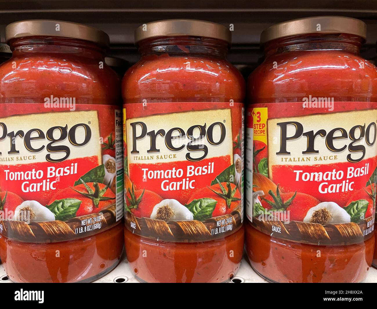Columbia County, Ga USA - 12 01 21: Prego spaghetti sauce on a store ...