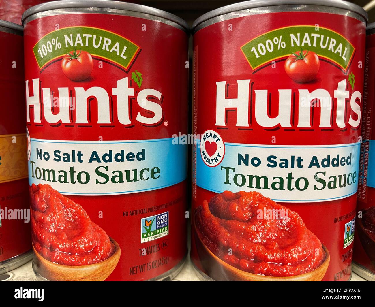 Grocery store canned tomatoes hi-res stock photography and images - Alamy