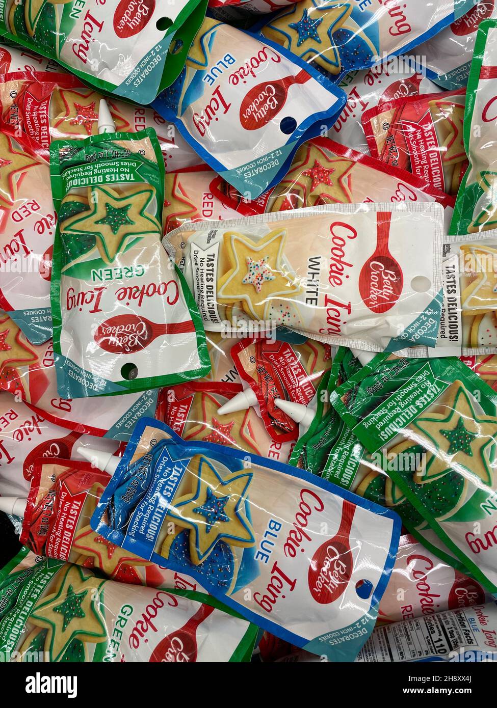 Tubes of icing hi-res stock photography and images - Alamy