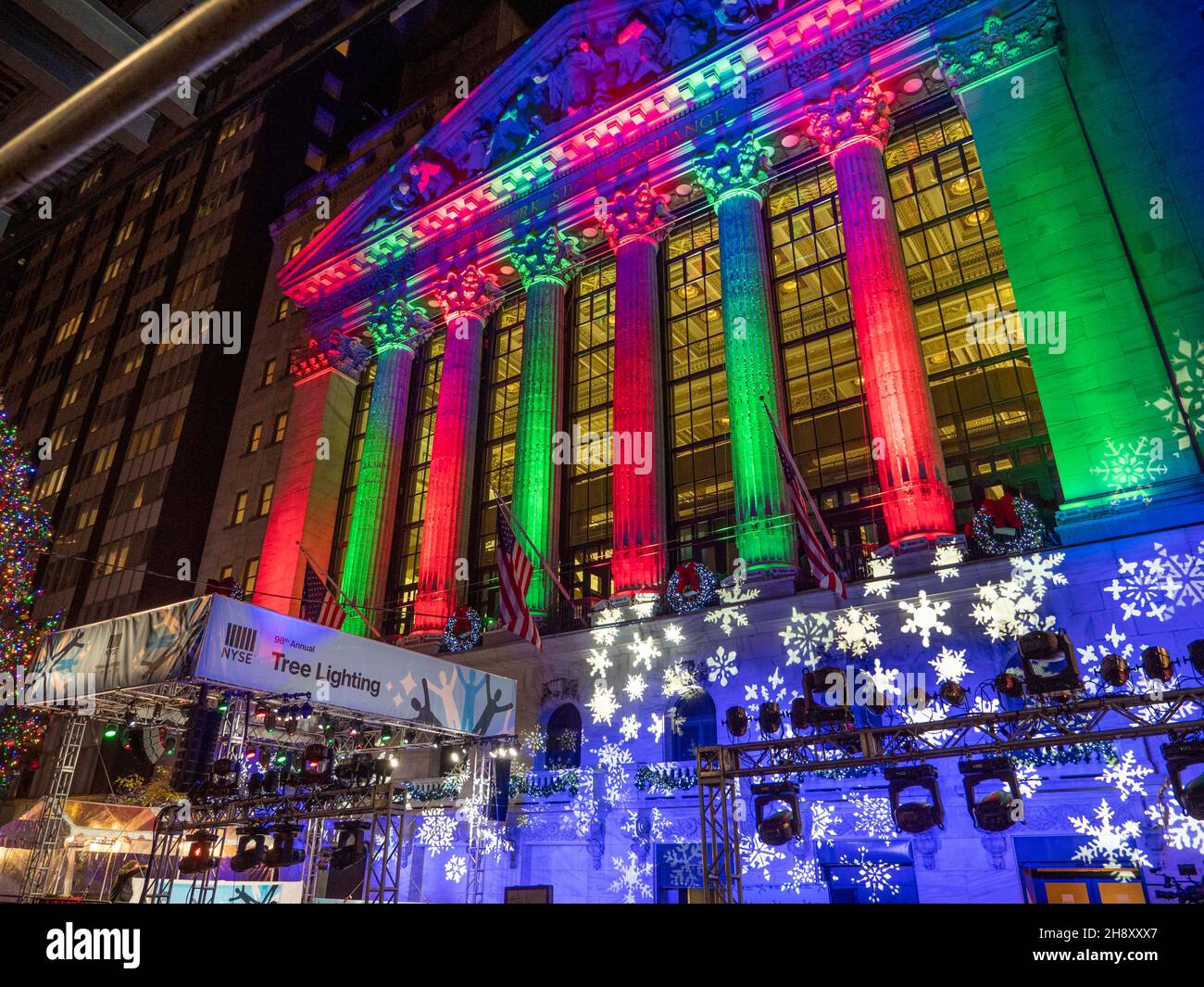 Nyse christmas tree hi-res stock photography and images - Alamy