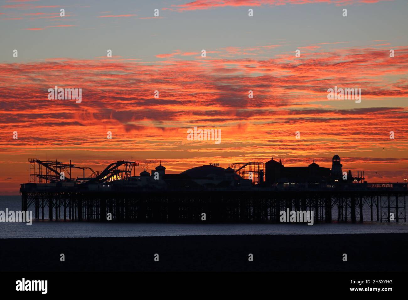 Brighton, Sussex, England, UK. 2nd Dec, 2021. Dramatic sunset at Brighton pier, on a chilly and ...