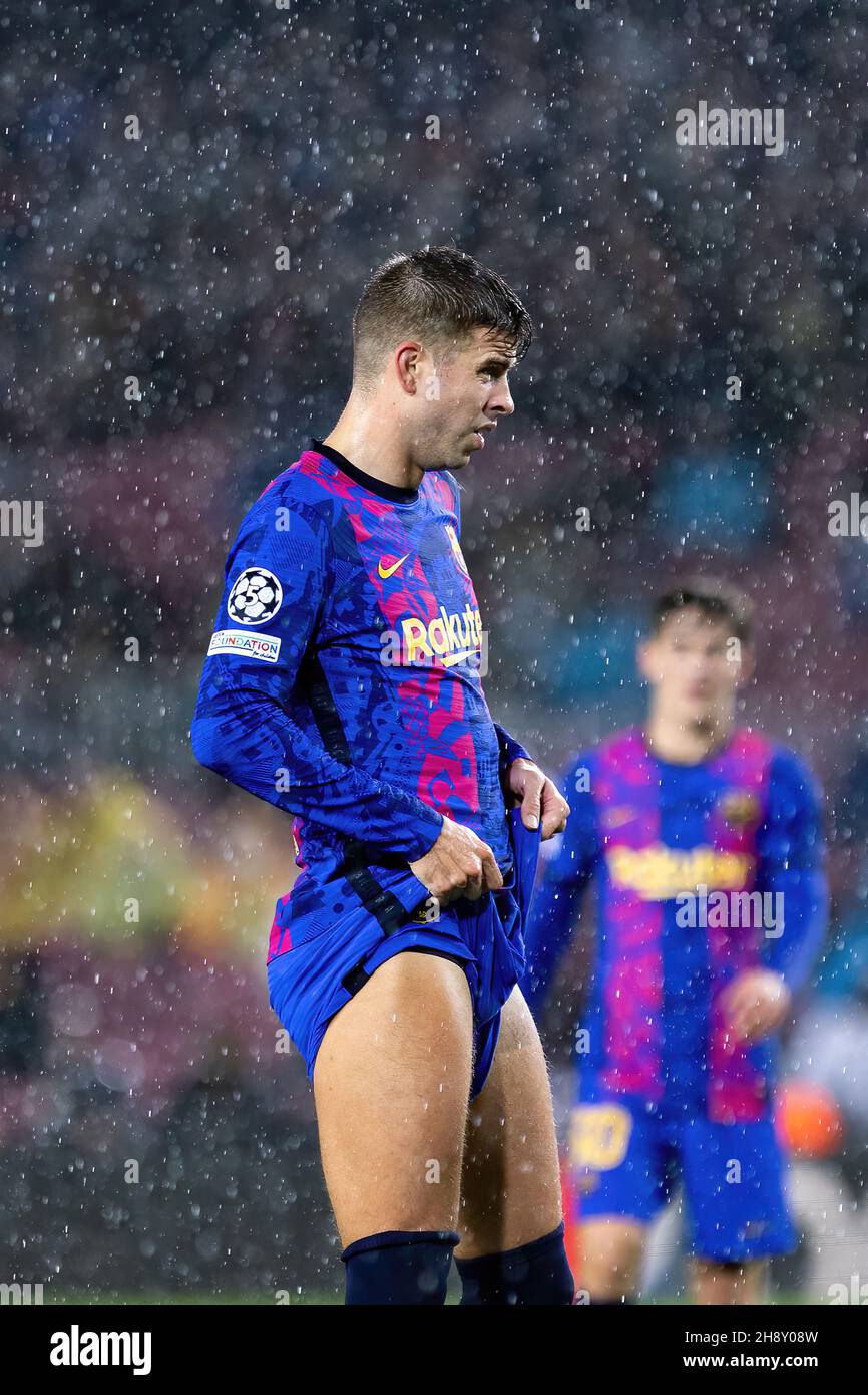 BARCELONA - NOV 23: Gerard Pique in action during the Uefa Champions ...
