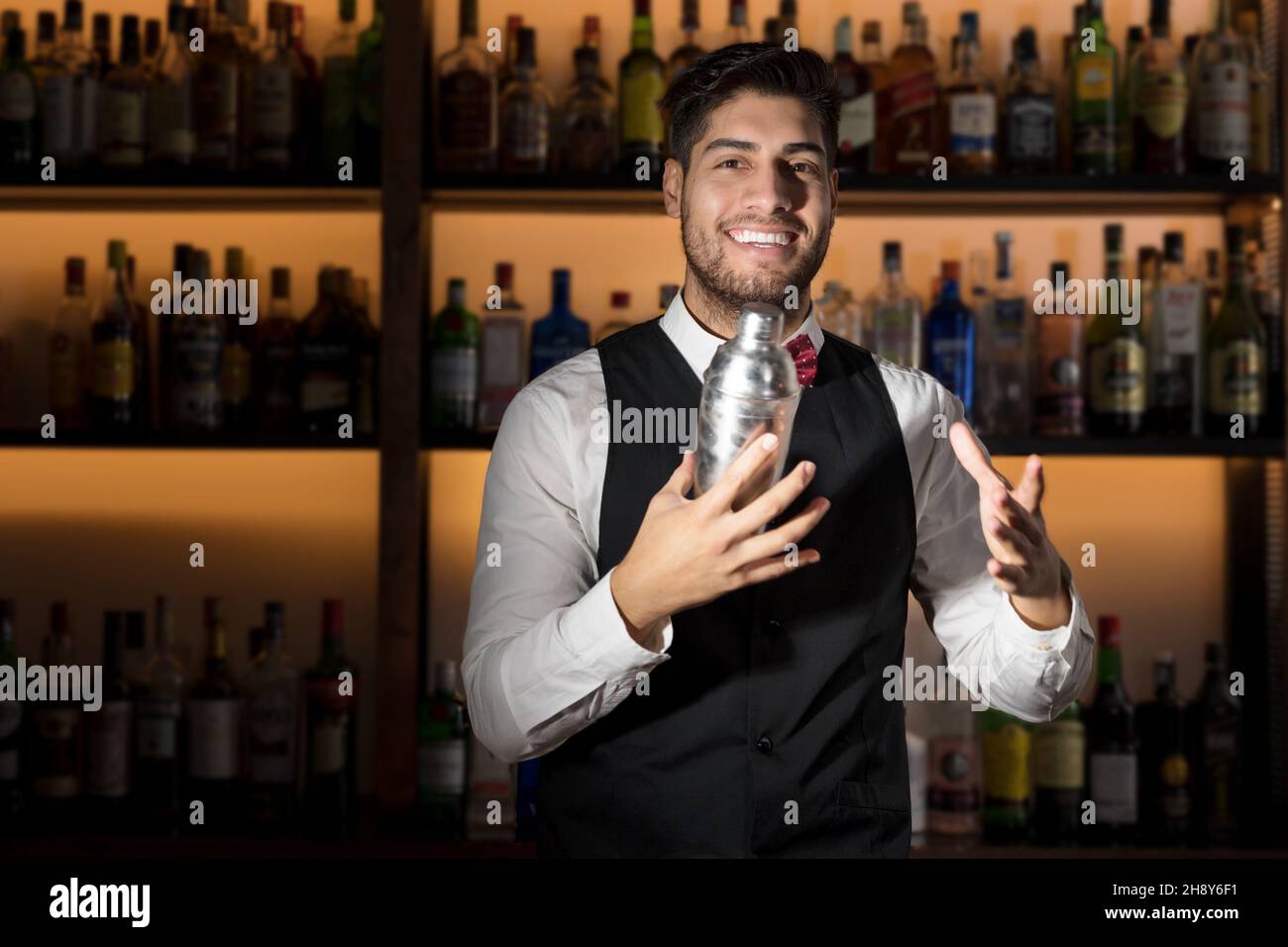 Alcohol beverages young adult party hi-res stock photography and images ...