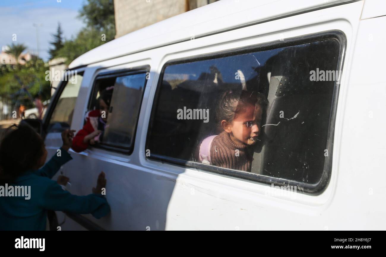 Gaza and palestinian school girls hi-res stock photography and images ...